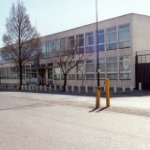 NI: Loyalist paramilitary flags erected outside courthouse | Irish ...